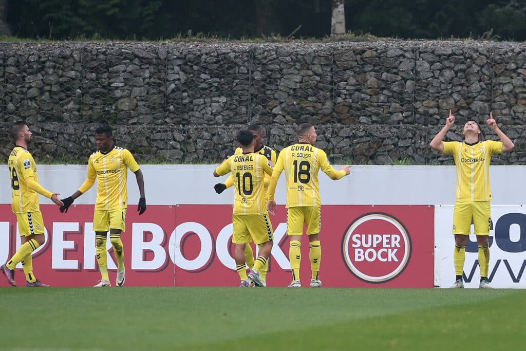Hat-trick de Chucho Ramírez vale triunfo na 'casa' do Porto B - Clube ...